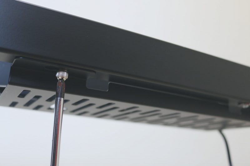 【レビュー】電動昇降するスタンディングデスク『FlexiSpot E3B』でワークスタイルが変わりました。 | MOOOII