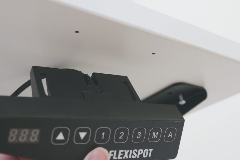 【レビュー】電動昇降するスタンディングデスク『FlexiSpot E3B』でワークスタイルが変わりました。 | MOOOII