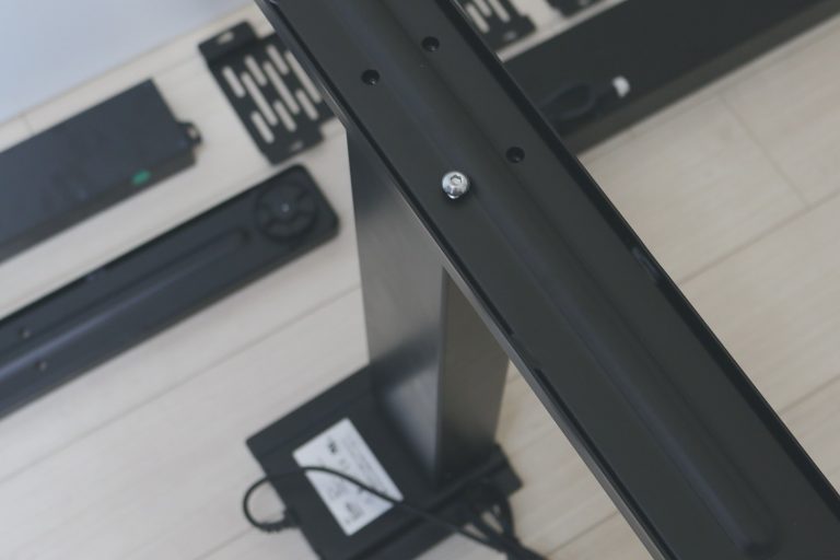 【レビュー】電動昇降するスタンディングデスク『FlexiSpot E3B』でワークスタイルが変わりました。 | MOOOII