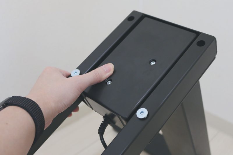 【レビュー】電動昇降するスタンディングデスク『FlexiSpot E3B』でワークスタイルが変わりました。 | MOOOII